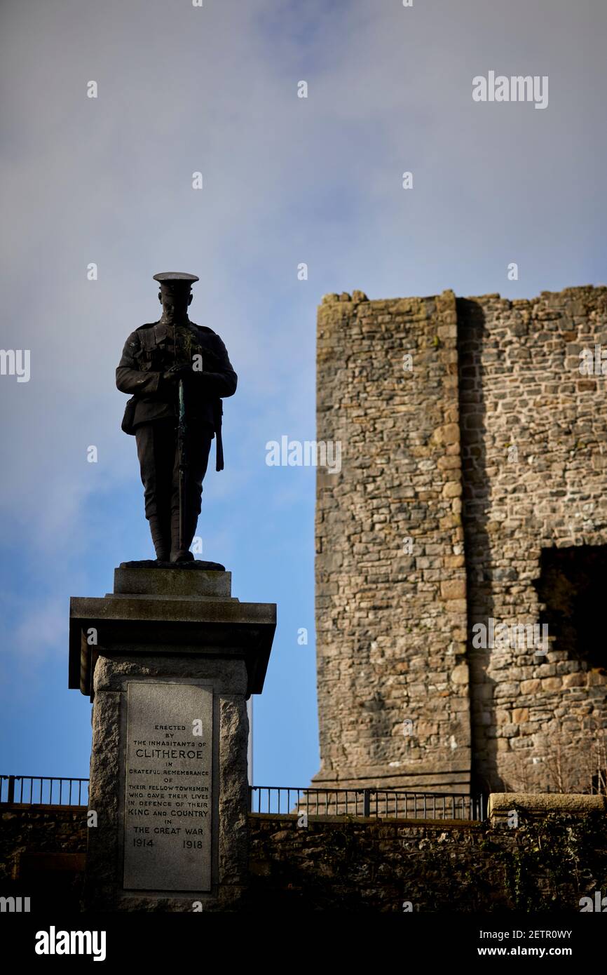 War memorial castle grounds clitheroe hi-res stock photography and ...