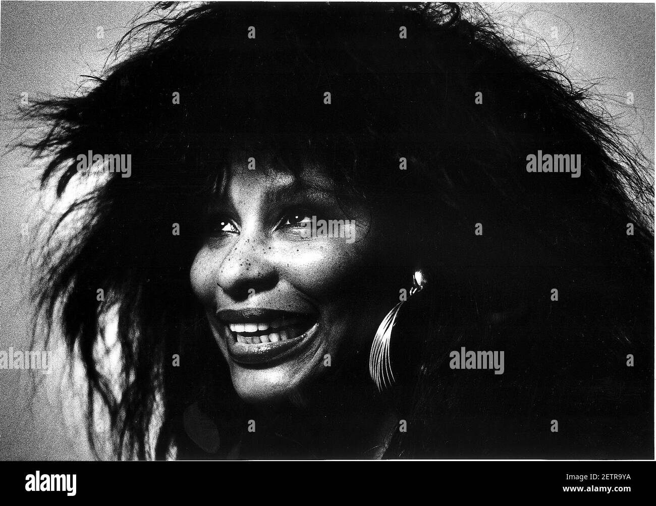 Chaka Khan at BBC television centre for Top of the Pops Stock Photo - Alamy