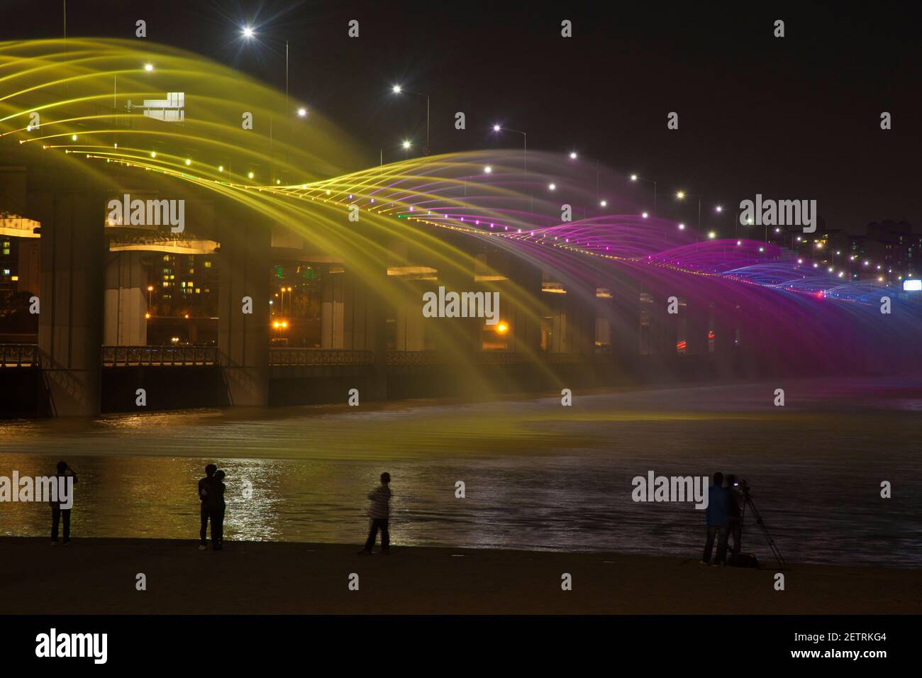 Korea, Seoul, Yeouido, Banpo Bridge, Moonlight Rainbow fountain - the ...