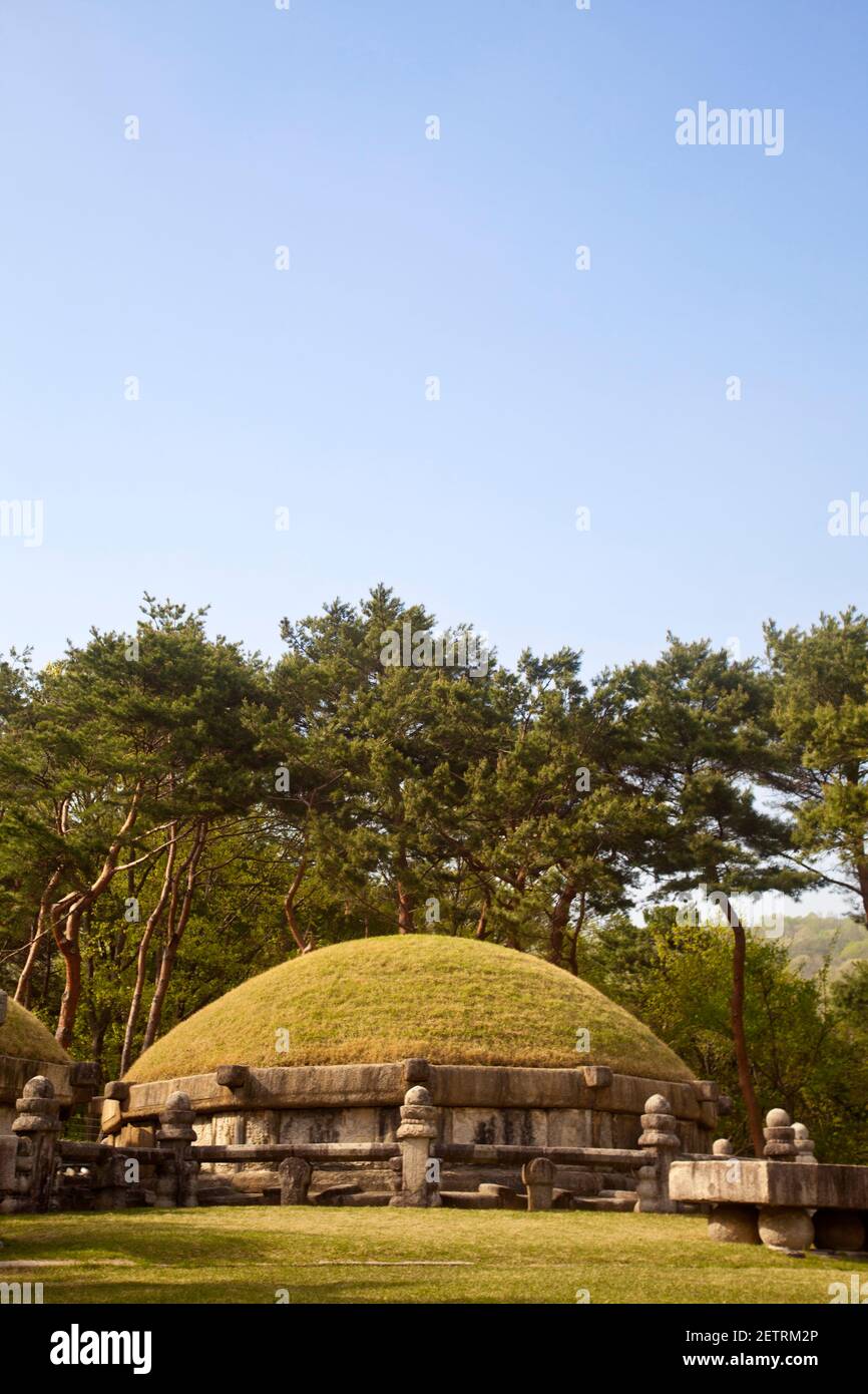 Korea, Seoul, Royal Tombs of Heolleung and Illeung, Heolleung, Tomb of ...