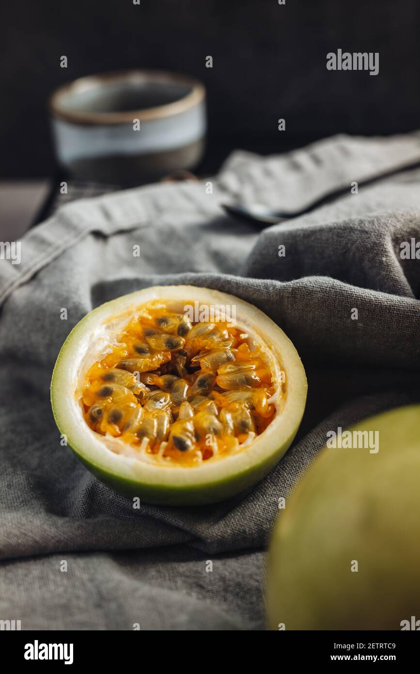 Maracuja hi-res stock photography and images - Alamy