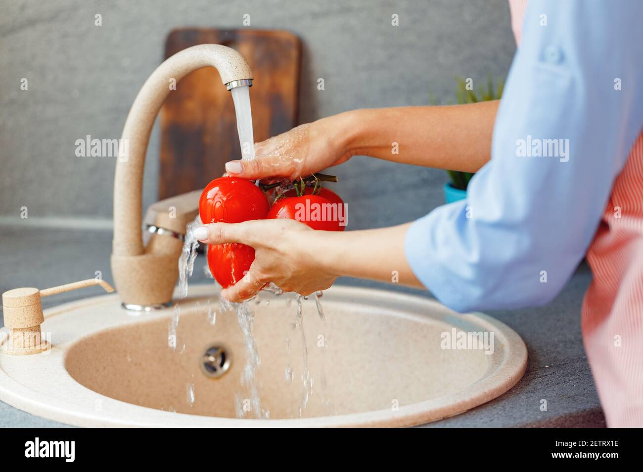 Female hand washing tomatoes hi-res stock photography and images - Alamy