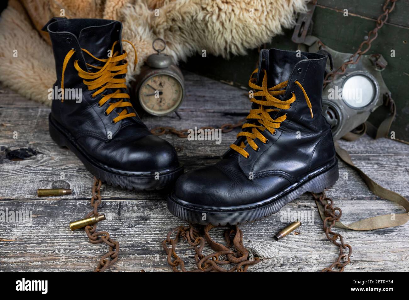 Old worn gas mask black hi-res stock photography and images - Alamy