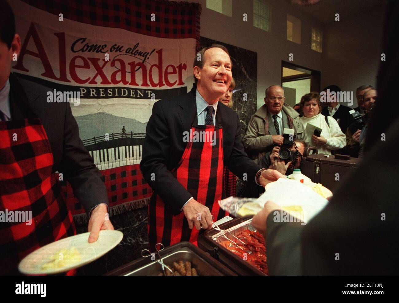 LAMAR ALEXANDER SERVES BREAKFAST AT DES MOINES,IOWA,CAMPAIGN HQ Stock ...