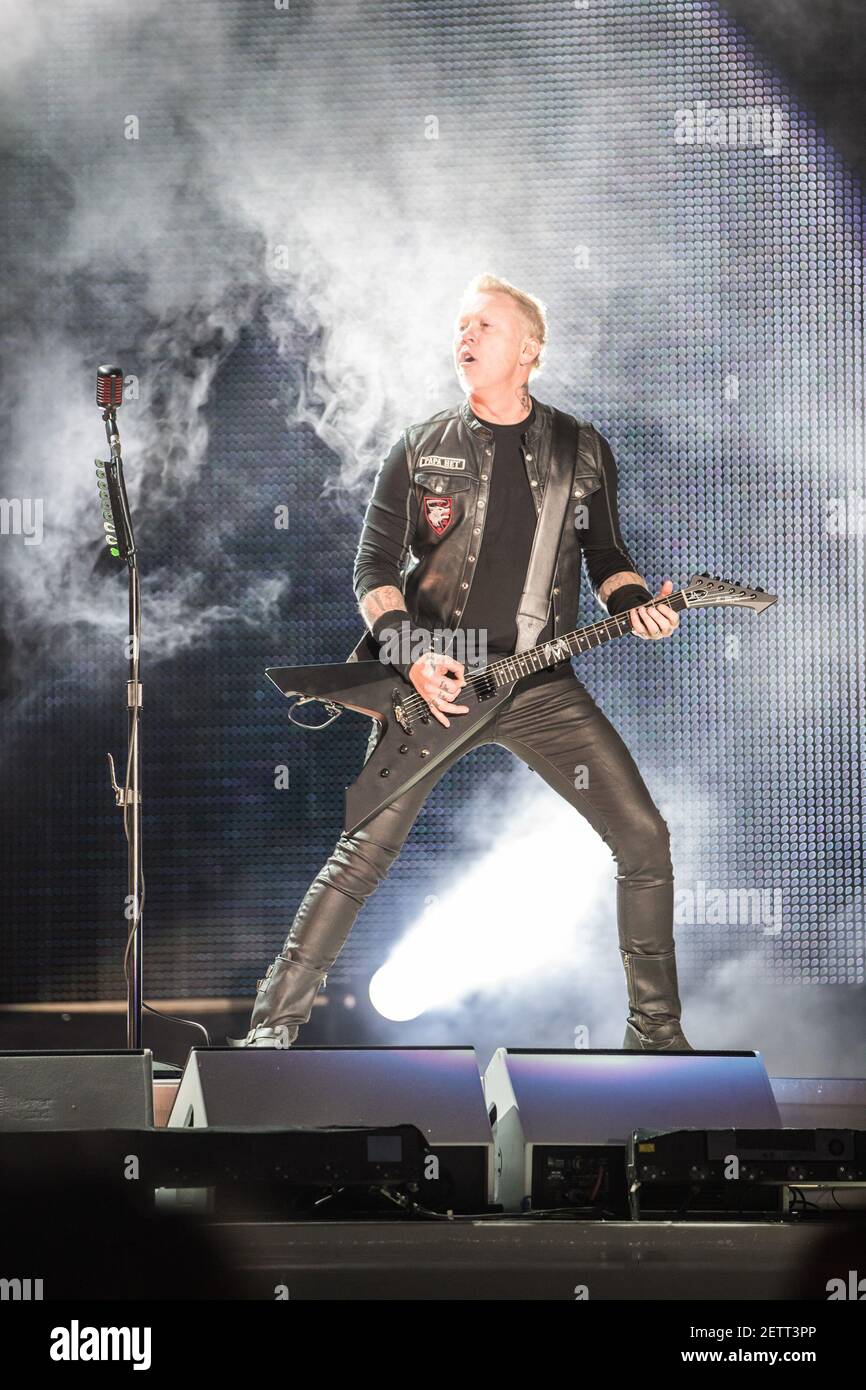 James Hetfield of Metallica In Concert - East Rutherford, NJ on May 14 ...