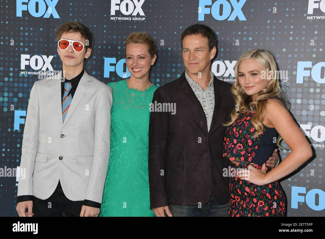 L-R: Percy Hynes White, Amy Acker, Stephen Moyer, Natalie Alyn Lind ...