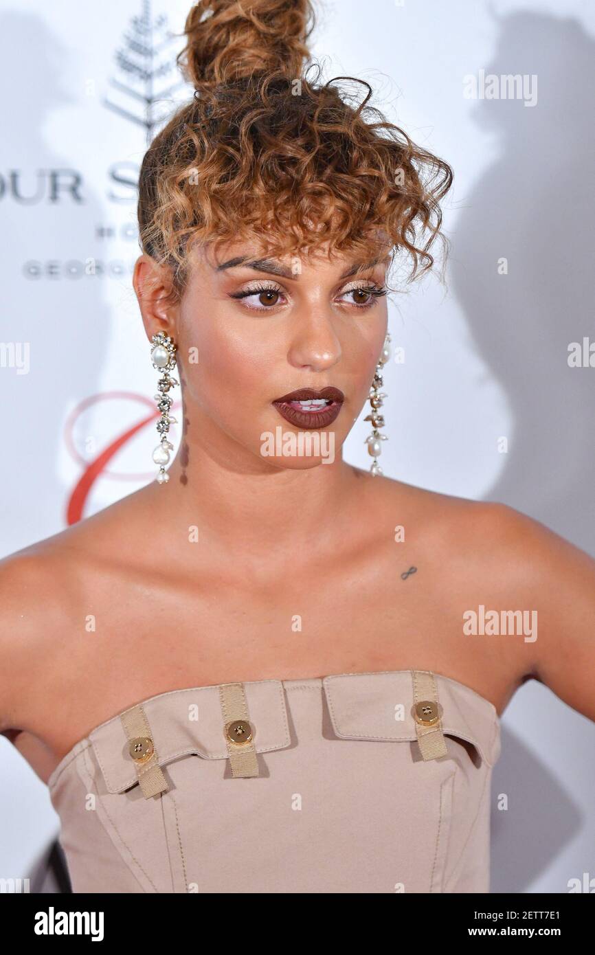 Tal - Photocall des celebrites a la 8eme Edition du Global Gift Gala au ...