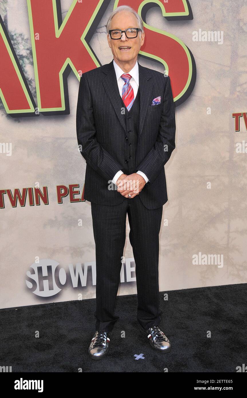 Richard Chamberlain arrives at Showtime's "Twin Peaks" Premiere held at ...