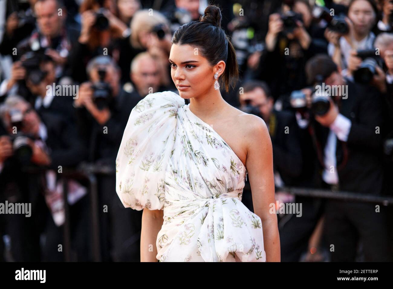Kendall Jenner arrives to the premiere of "120 BATTEMENTS PAR MINUTE ...