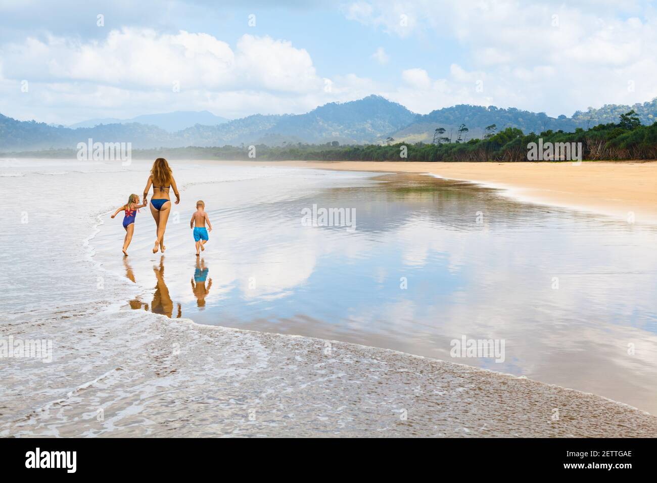 Pulau run island hi-res stock photography and images - Alamy