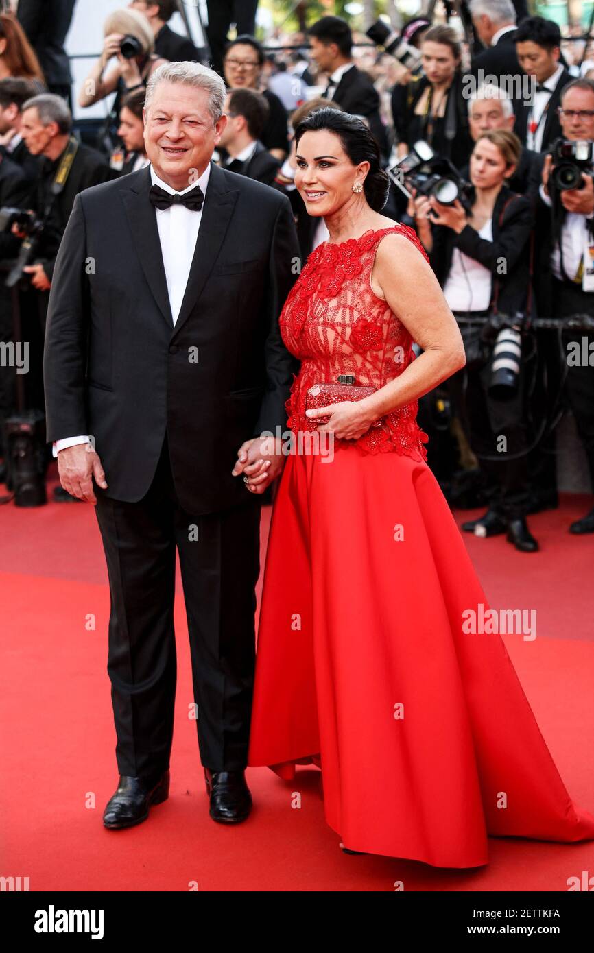 Al Gore & Elizabeth Keadle arrives to the premiere of "MISE A MORT DU ...