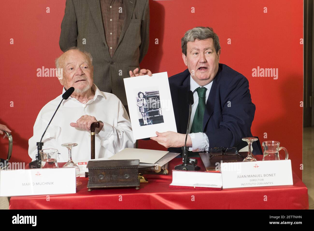 Mario Muchnik and director on Instituto Cervantes Juan Manuel Bonet ...