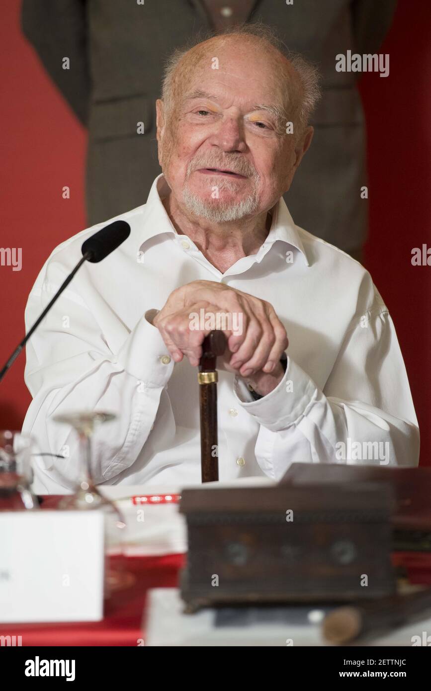 Mario Muchnik deposits his legacy on Caja de las Letras at Instituto ...