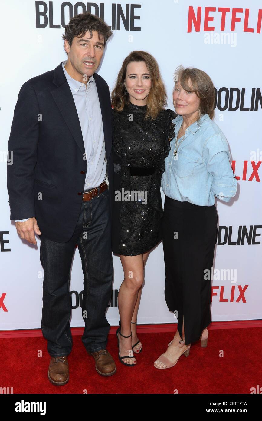 L-R) Actors Kyle Chandler, Linda Cardellini and Sissy Spacek at ...