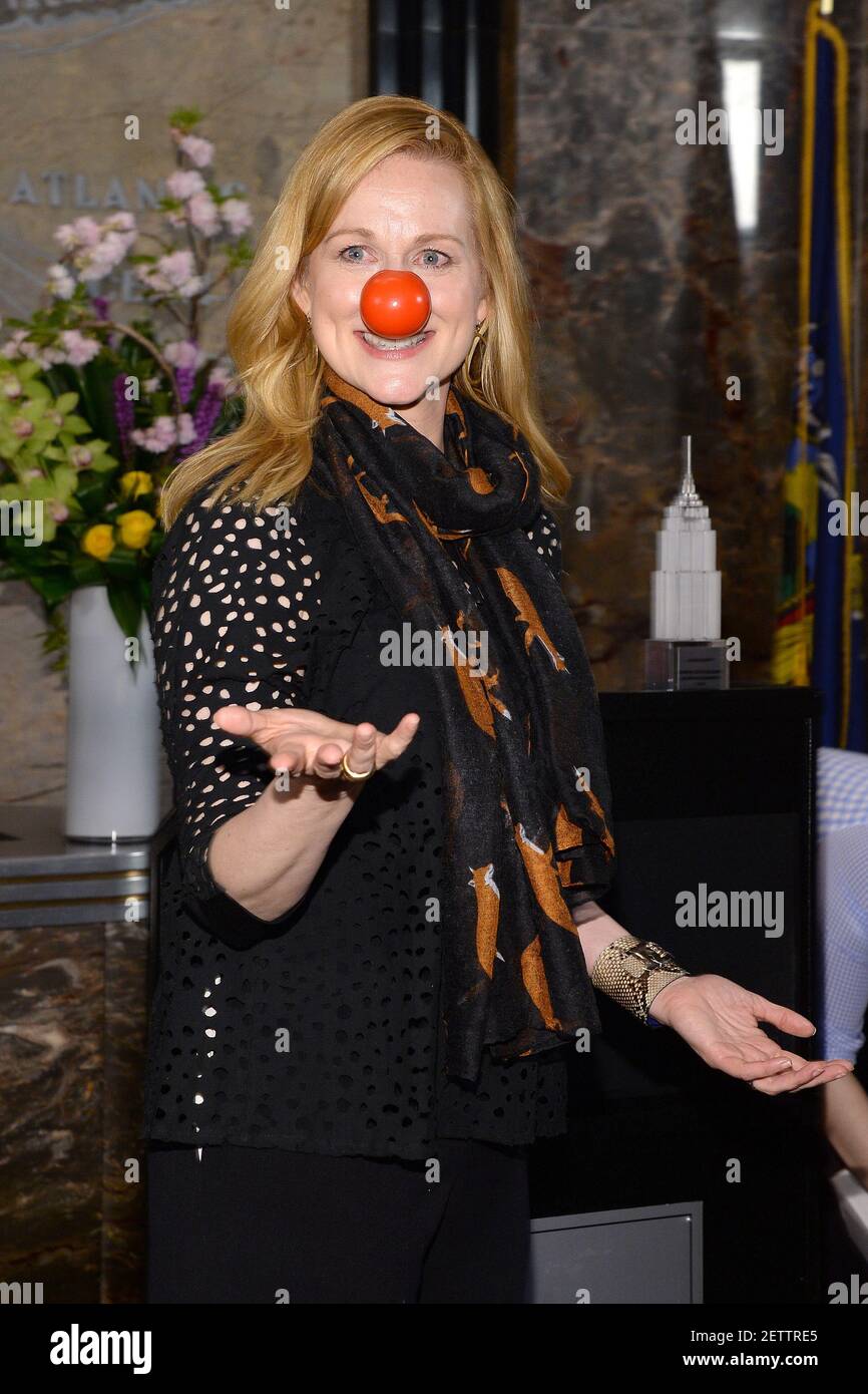 Actress Laura Linney lights The Empire State Building in honor of Red ...