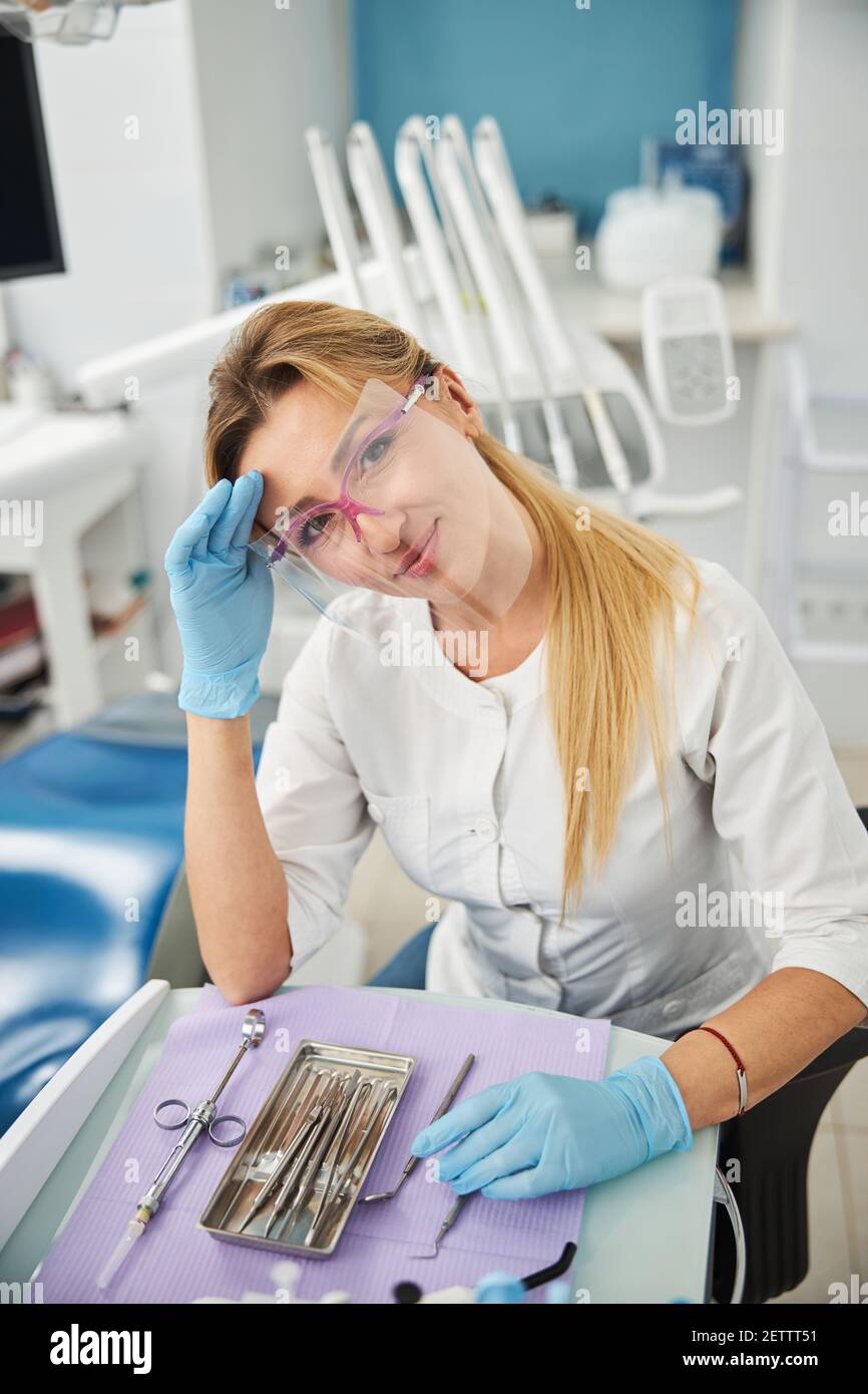 Palm of the hand to the forehead hi-res stock photography and images ...