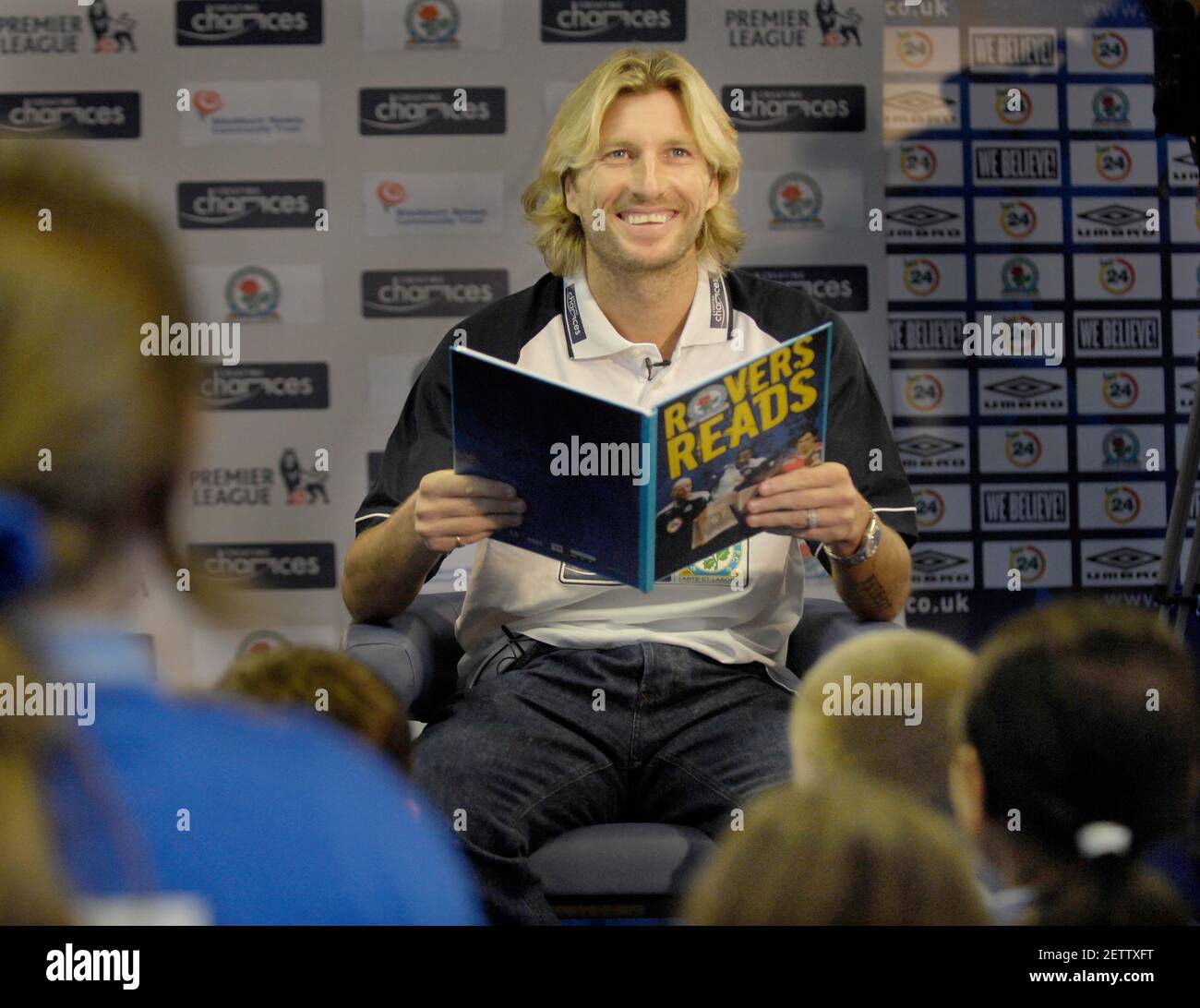Robbie savage reading hi-res stock photography and images - Alamy