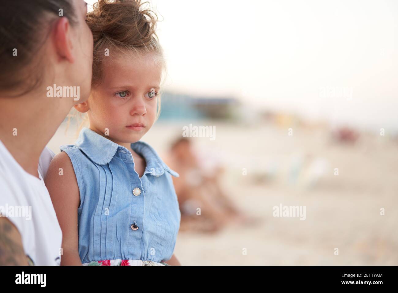 Kid cry hi-res stock photography and images - Alamy