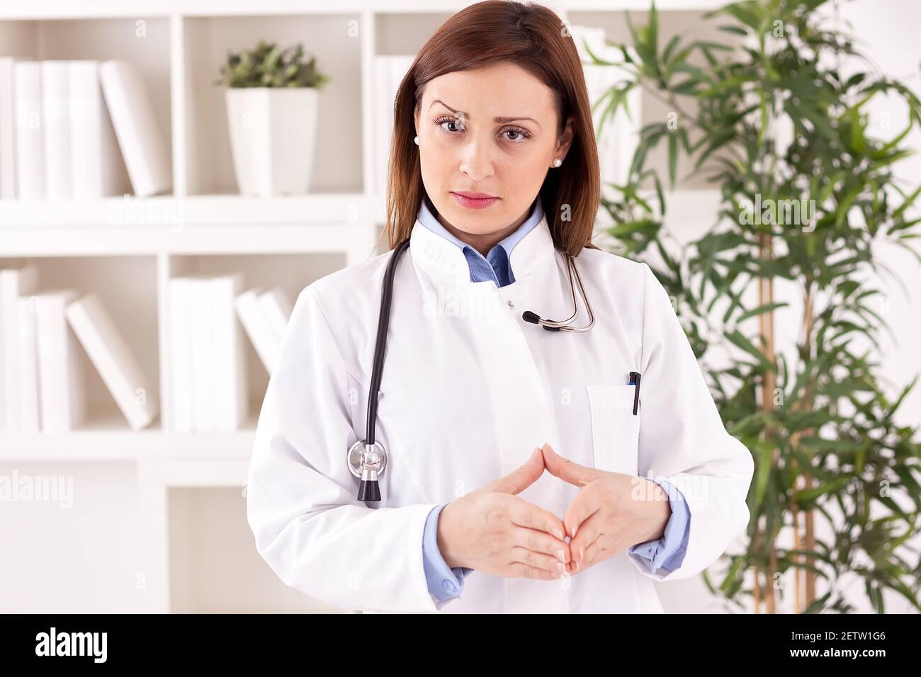 Beautiful doctor nurse smiling arms hi-res stock photography and images ...