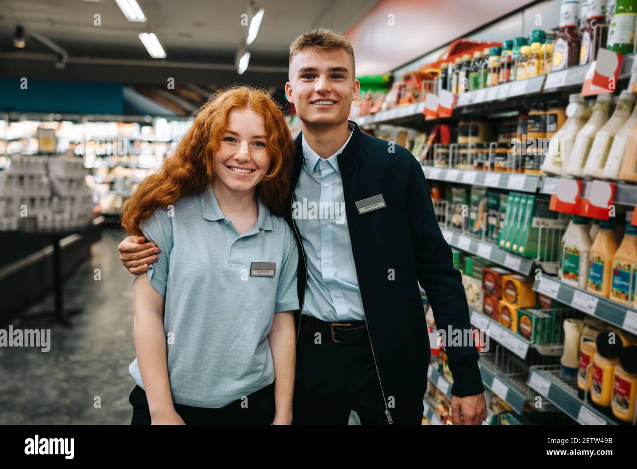 Supermarket female male hi-res stock photography and images - Alamy