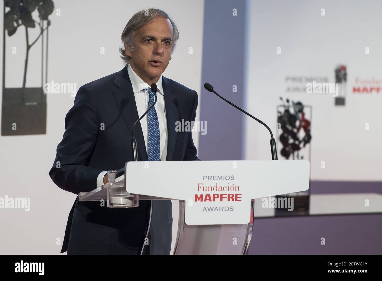 Circulo hojas hi-res stock photography and images - Alamy