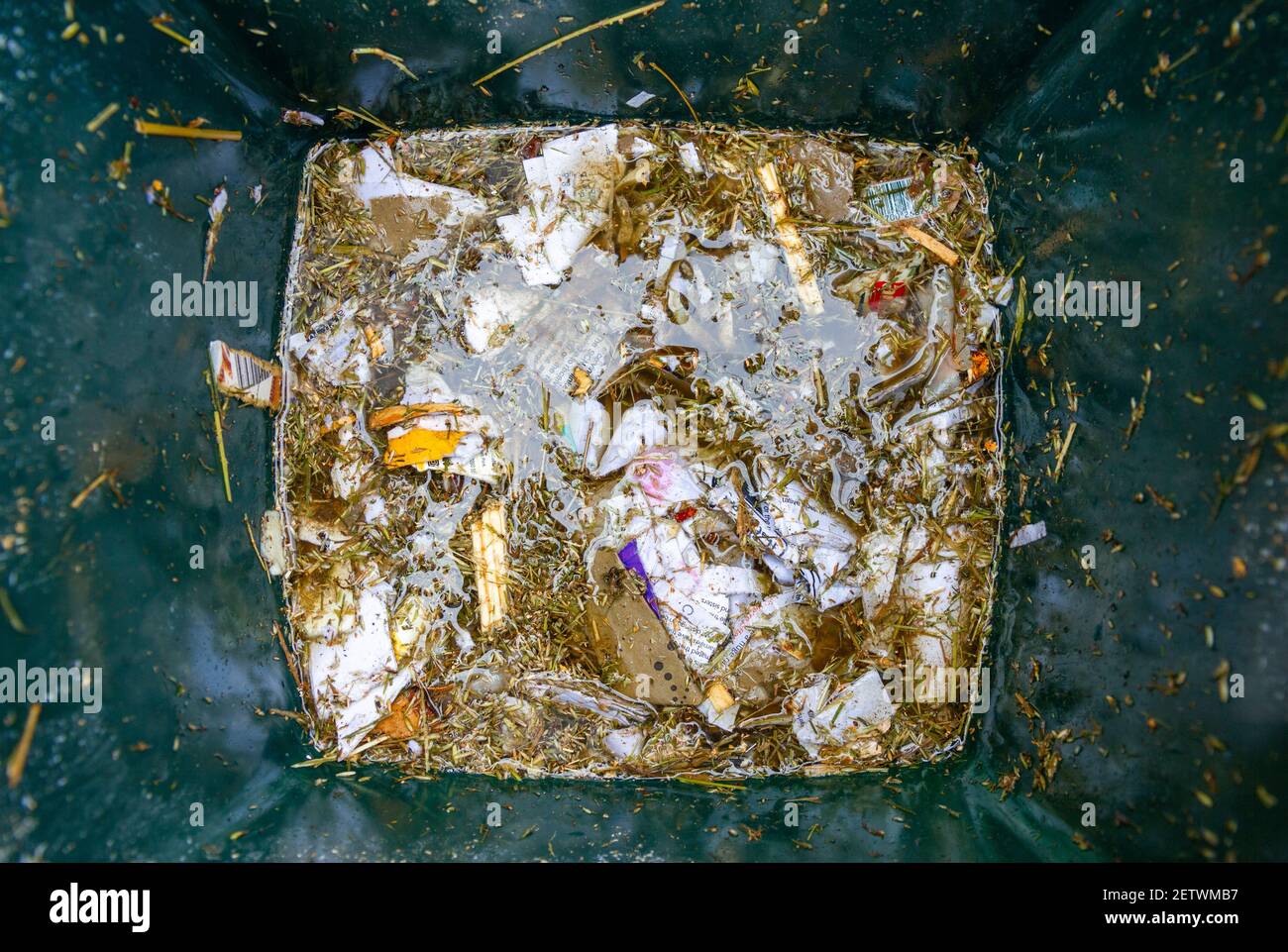 paper log mulch Stock Photo - Alamy