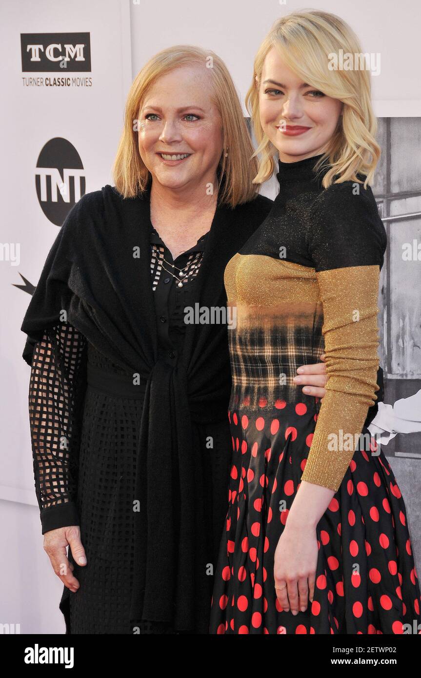 (R-L) Emma Stone and Mom Krista Stone arrives at AFI's 45th Life ...