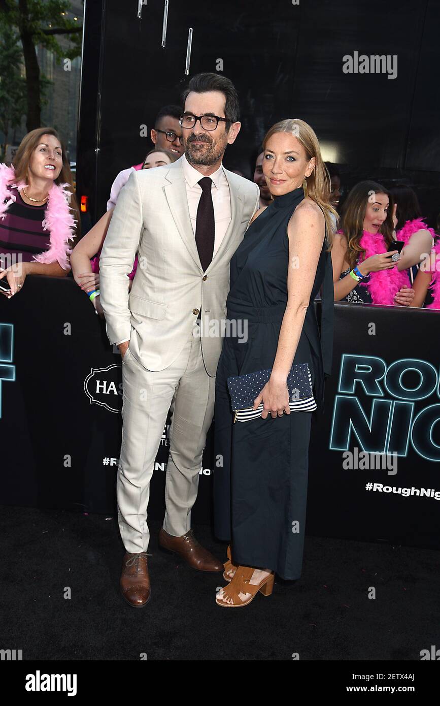 Ty burrell and wife hi-res stock photography and images - Alamy
