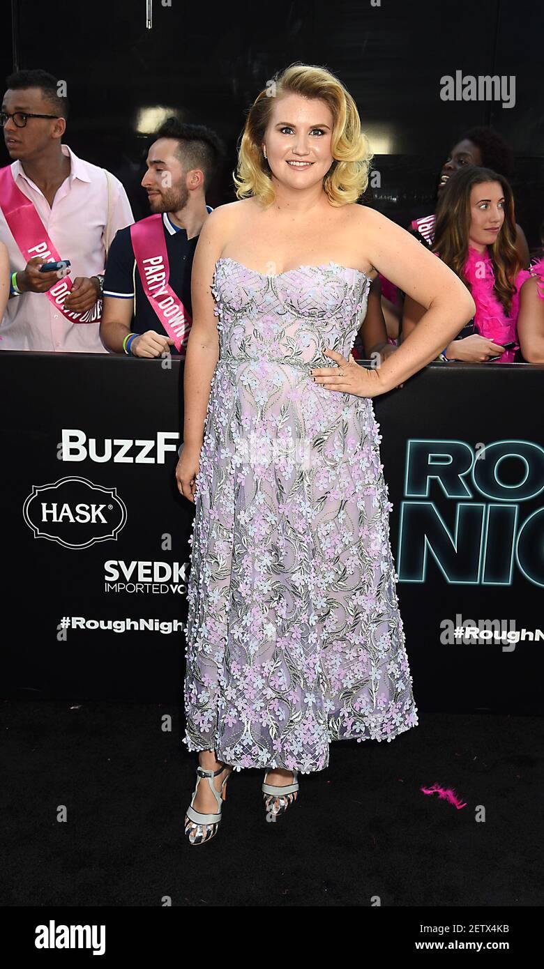 Rough night jillian bell hi-res stock photography and images - Alamy