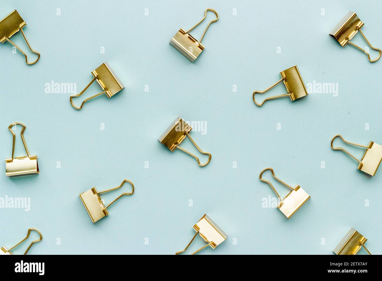 Office supplies pattern. Golden paper binder clips Stock Photo - Alamy