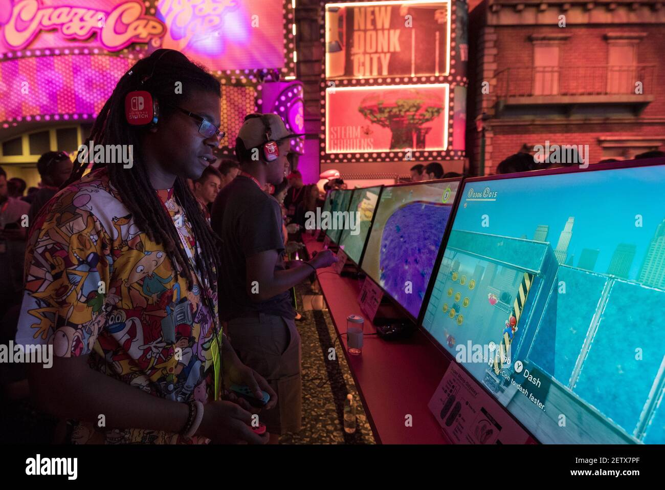 Attendees play Super Mario Odyssey during E3 Electronic Entertainment ...