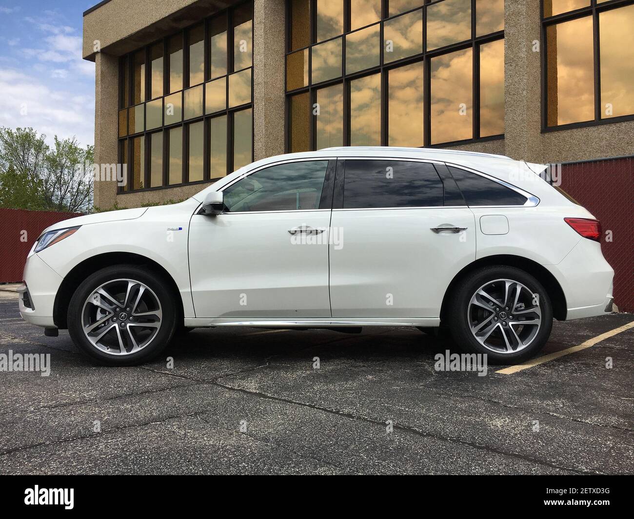 2017 Acura MDX Sport Hybrid is the quietest, smoothest hybrid crossover ...
