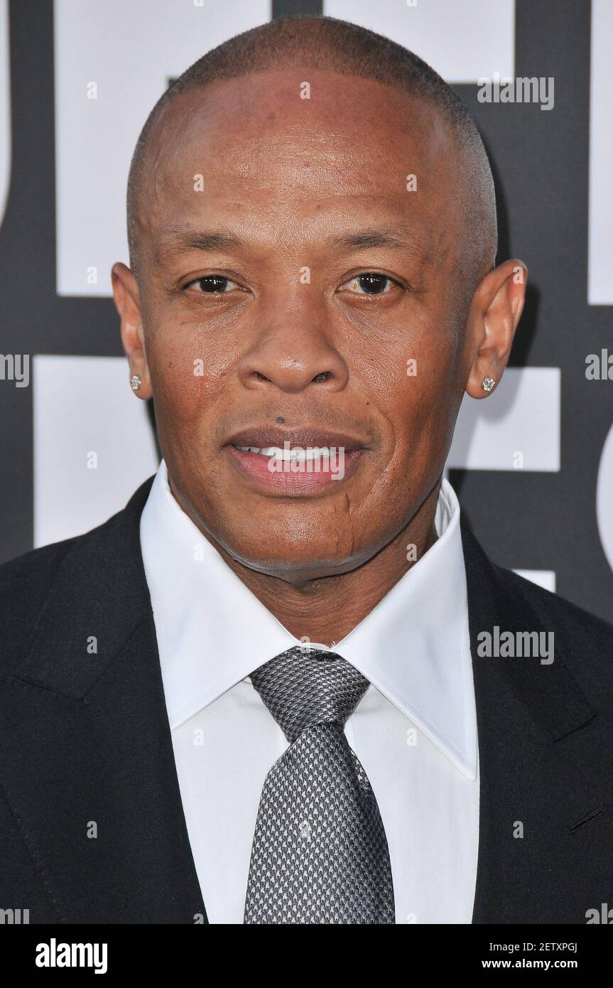 Dr. Dre arrives at HBO's "The Defiant Ones" Los Angeles Premiere held ...