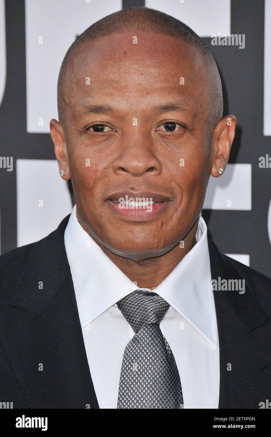 Dr. Dre arrives at HBO's "The Defiant Ones" Los Angeles Premiere held ...