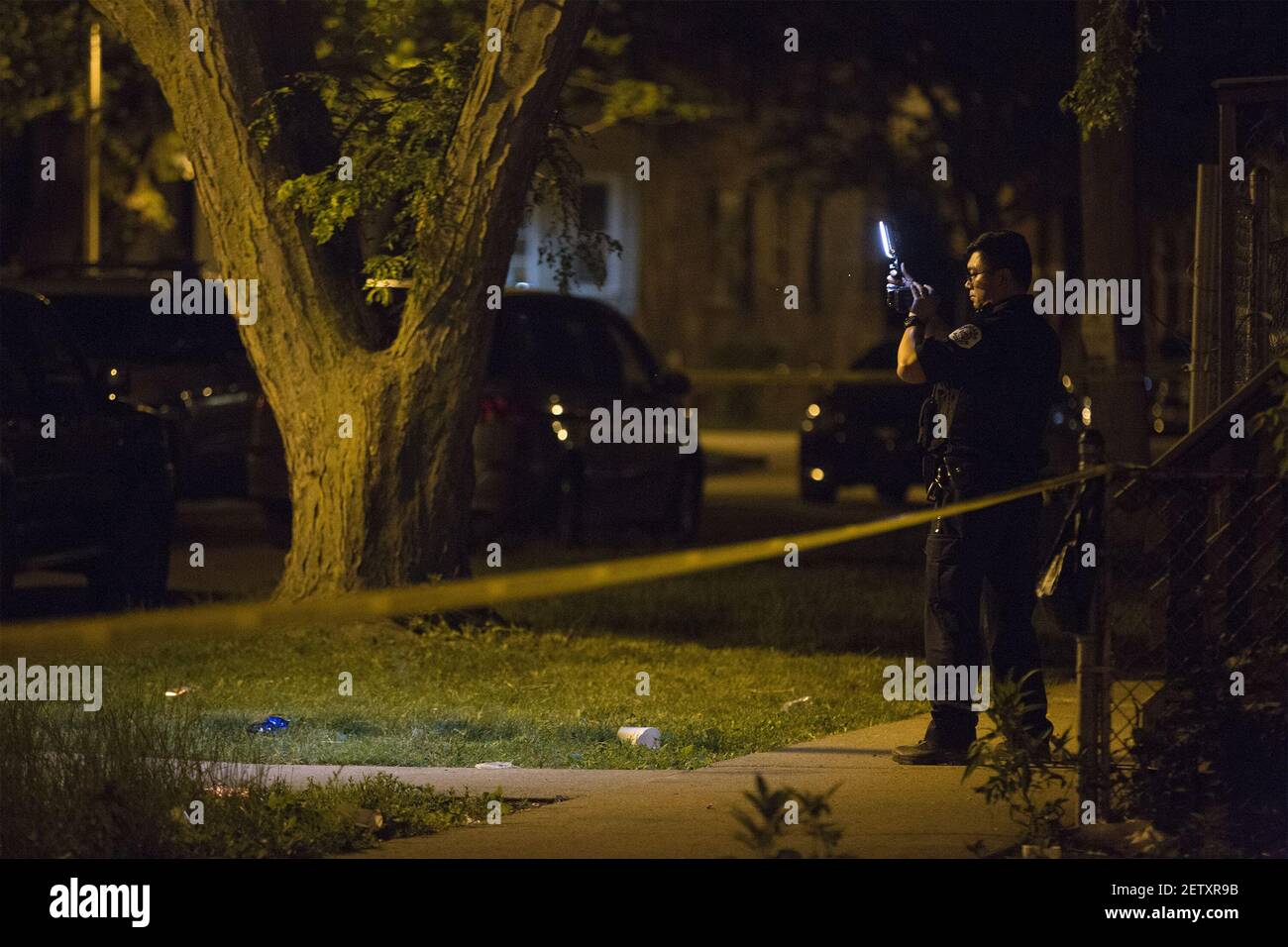A Chicago Police officer works at the scene where a 40 to 50-year-old ...