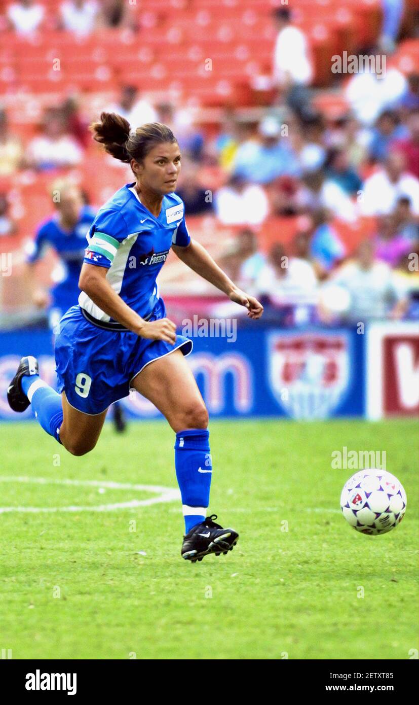 U,S female soccer star Mia Hamm in action for the Washington freedom of ...