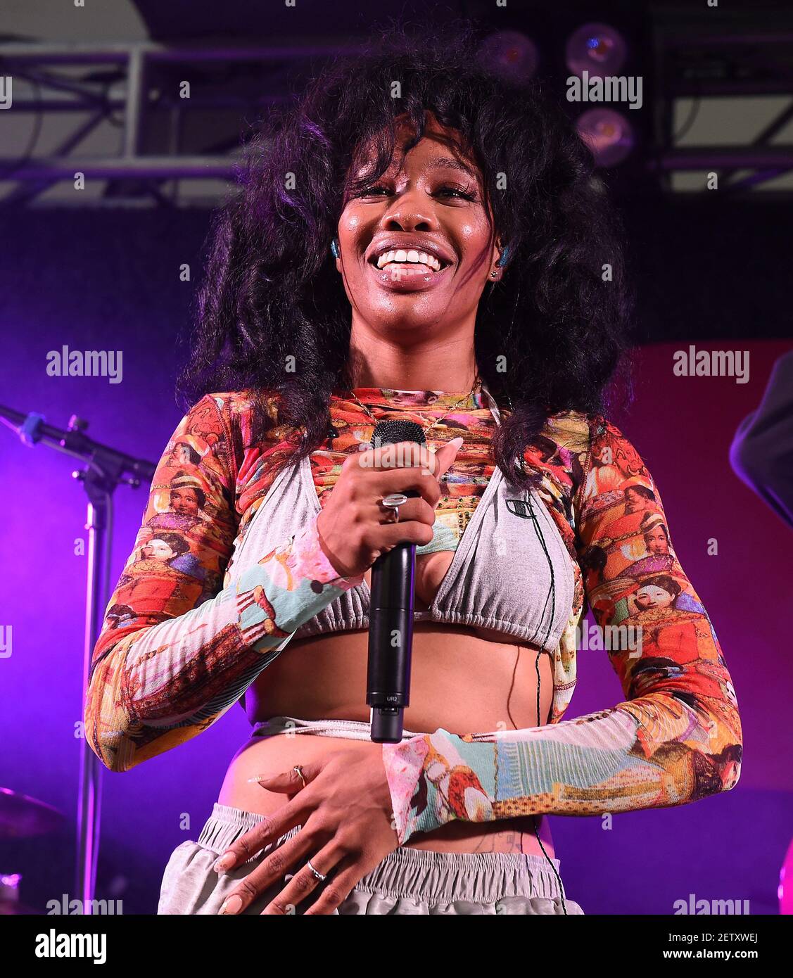 HOLLYWOOD - JUNE 24: Sza performs at the YouTube Pre-BET Awards party ...