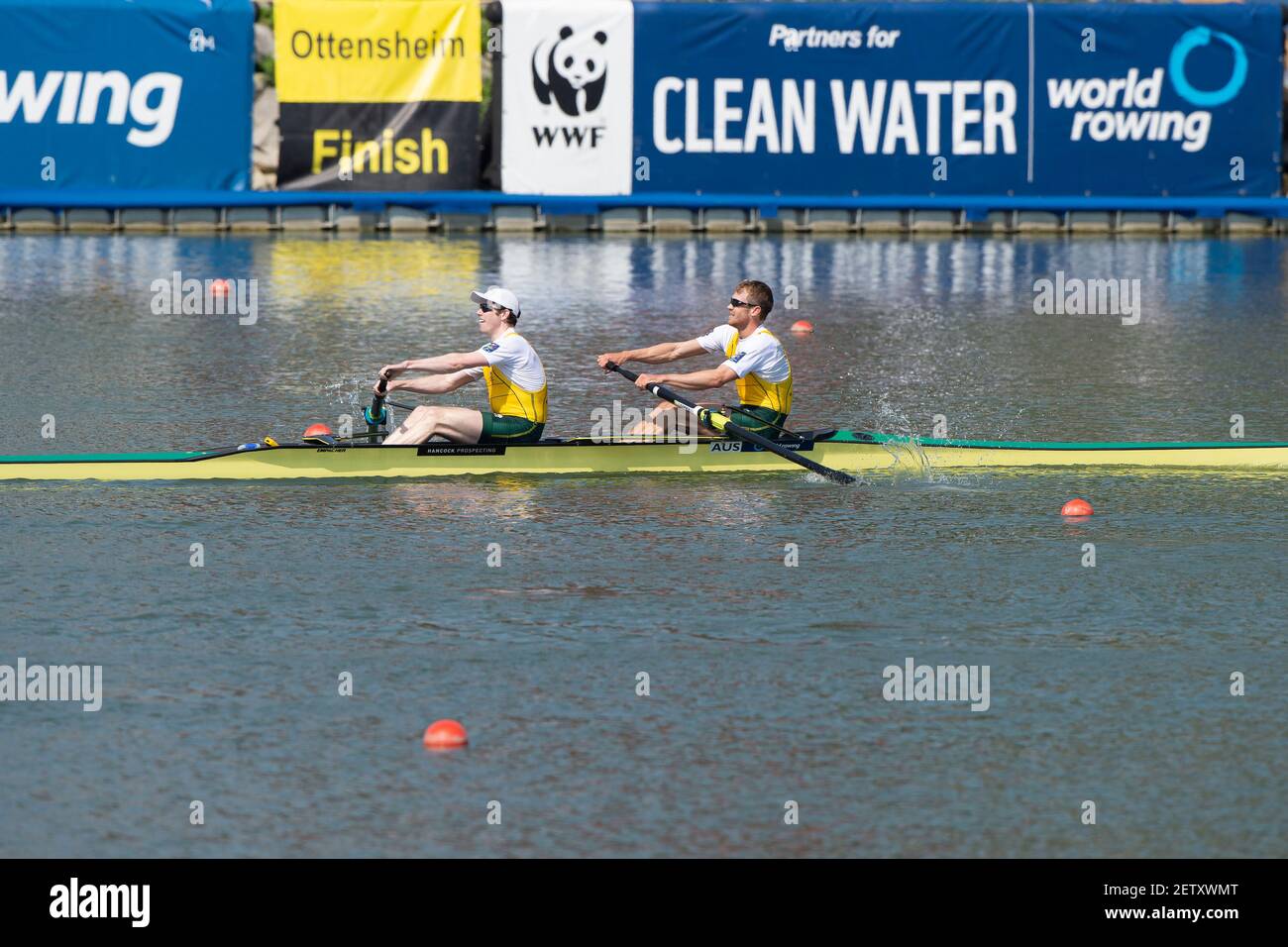 Mens pair bronze medalist hi-res stock photography and images - Alamy