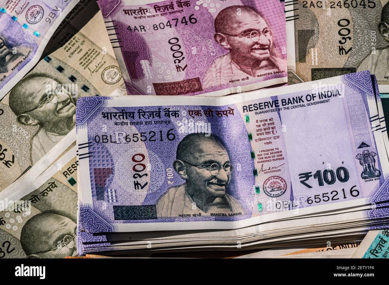 200 rupee note hi-res stock photography and images - Alamy