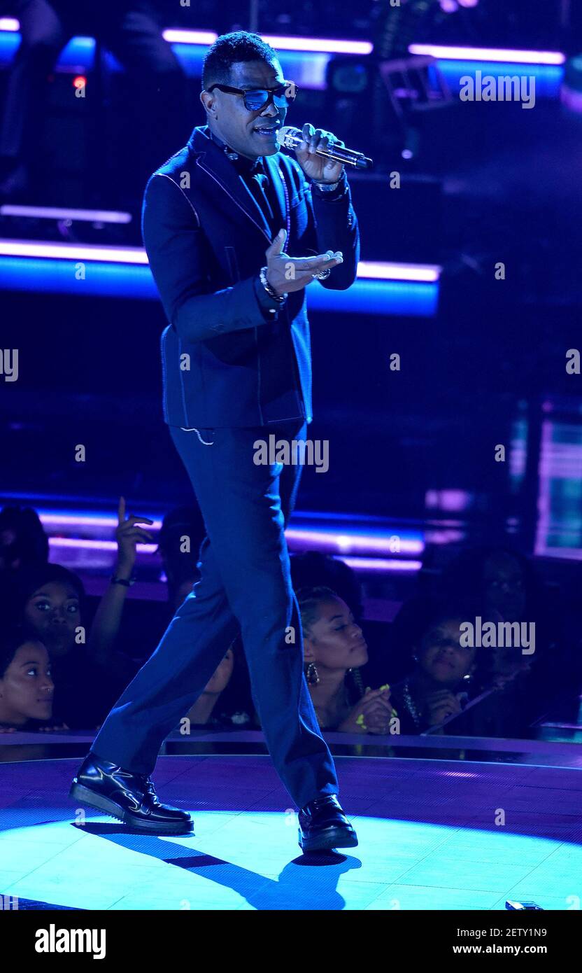 LOS ANGELES - JUNE 25: Maxwell appears on the 2017 BET Awards at the ...