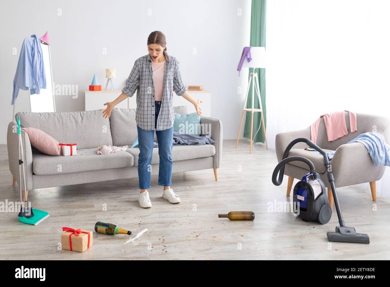 Messy house after party hi-res stock photography and images - Alamy