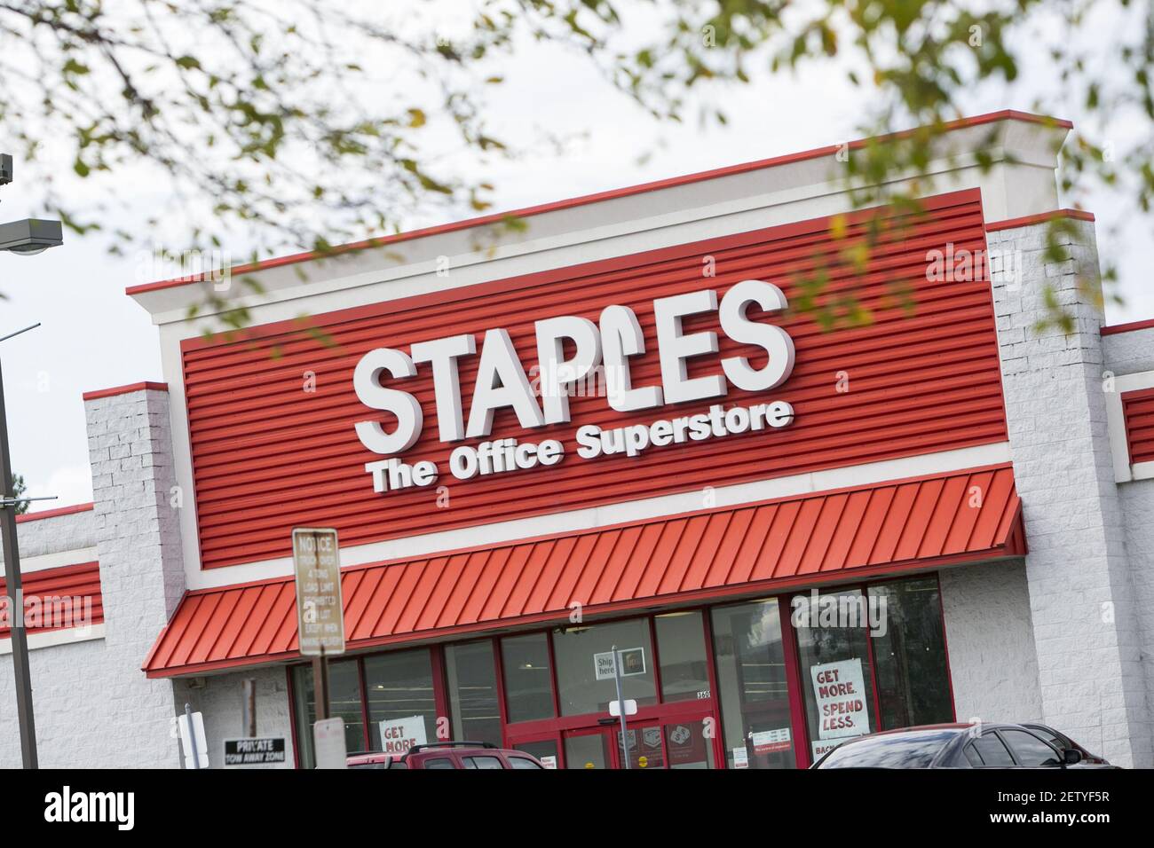 A logo sign outside of a Staples office supply retail store in Franklin ...