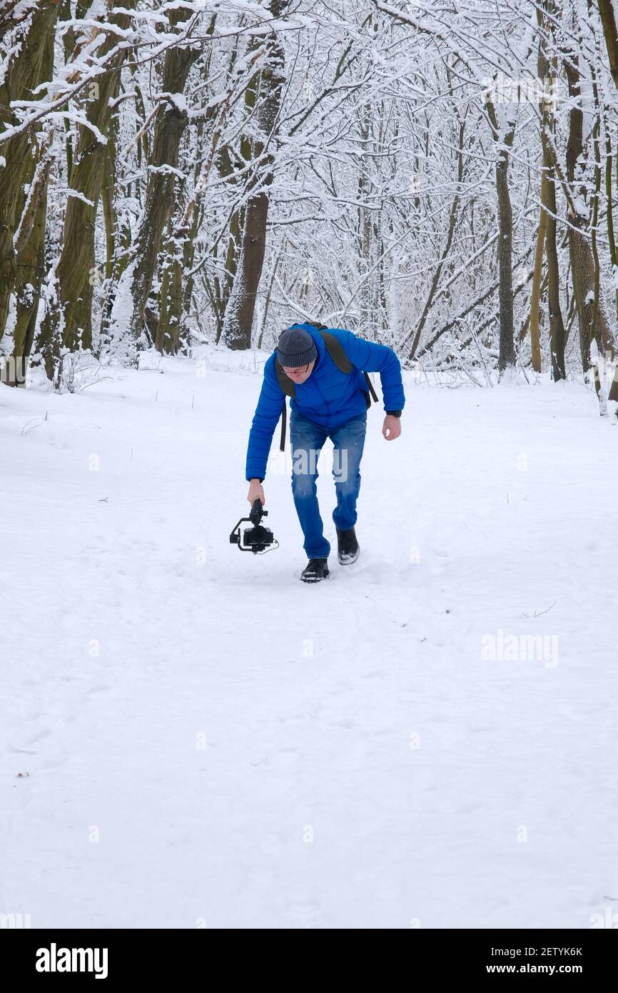 Snow cameraman cold hi-res stock photography and images - Alamy