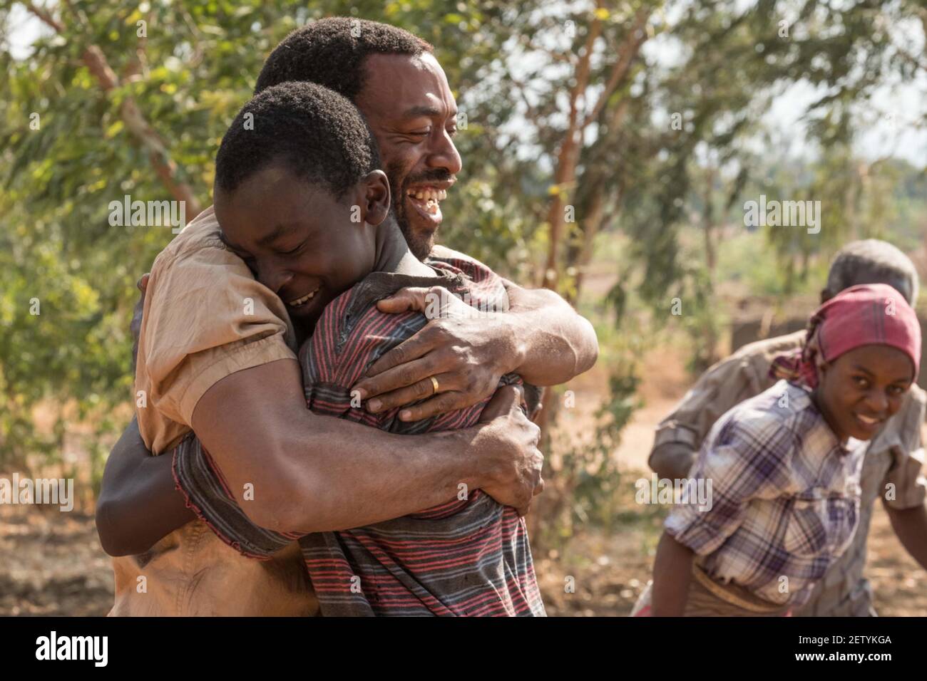 THE BOY WHO HARNESSED THE WIND (2019) CHIWETEL EJIOFER MAXWELL SIMBA ...