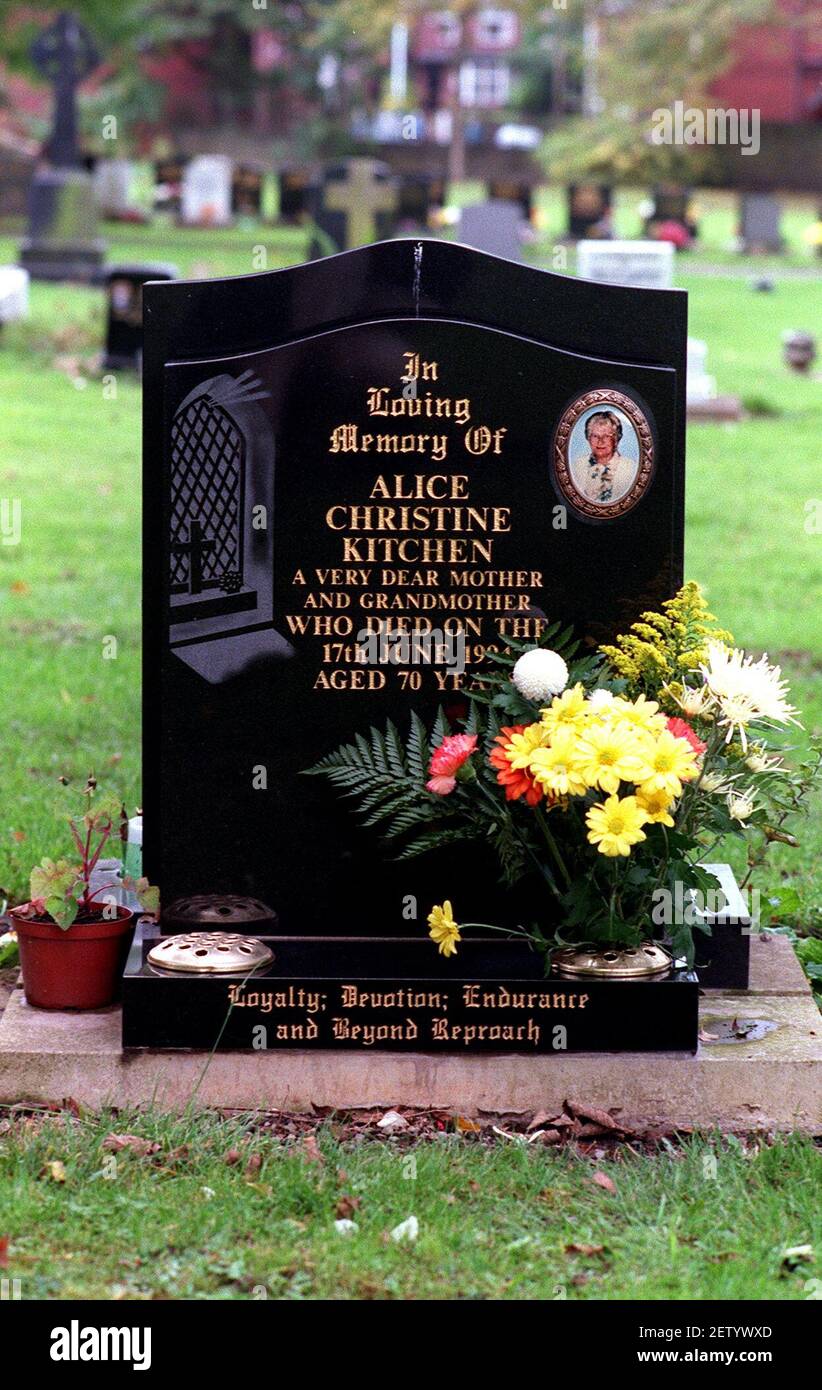 Dr Harold Shipman Murders October 1998The grave in Hyde cemetery of ...