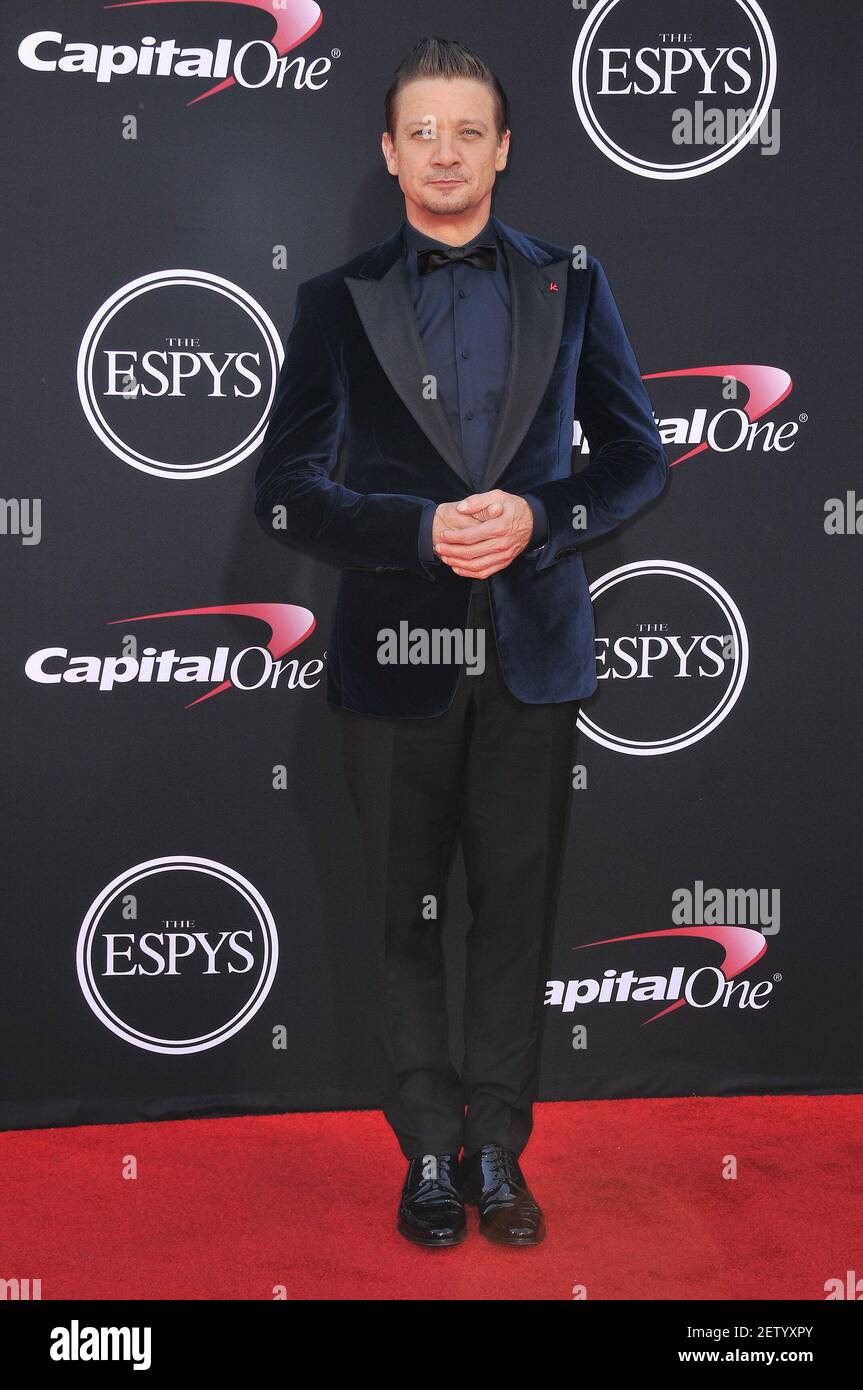 Jeremy Renner arrives at The 2017 ESPYS held at the Microsoft Theater ...