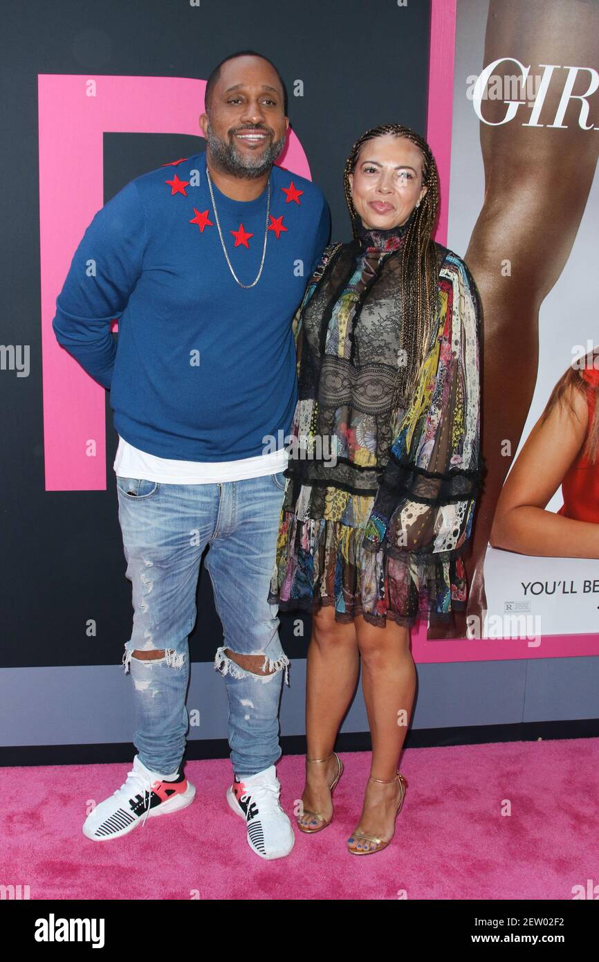 Actress Kenya Barris (R) and Rainbow Edwards-Barris at the World ...