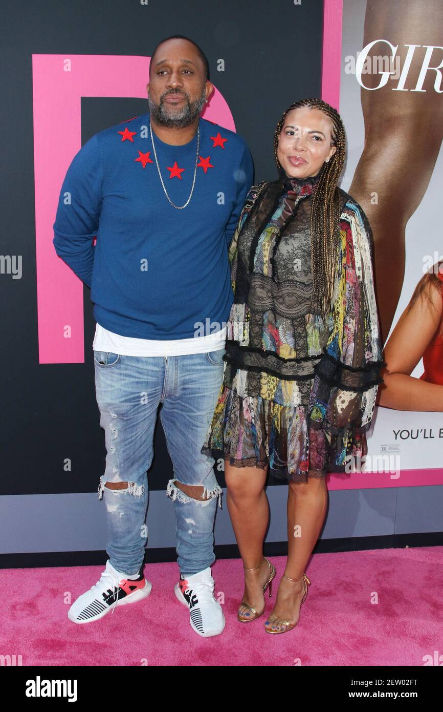 Actress Kenya Barris (R) and Rainbow Edwards-Barris at the World ...