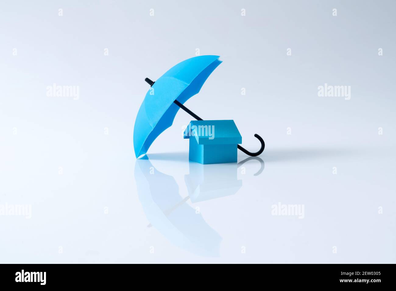 Umbrella rental hi-res stock photography and images - Alamy