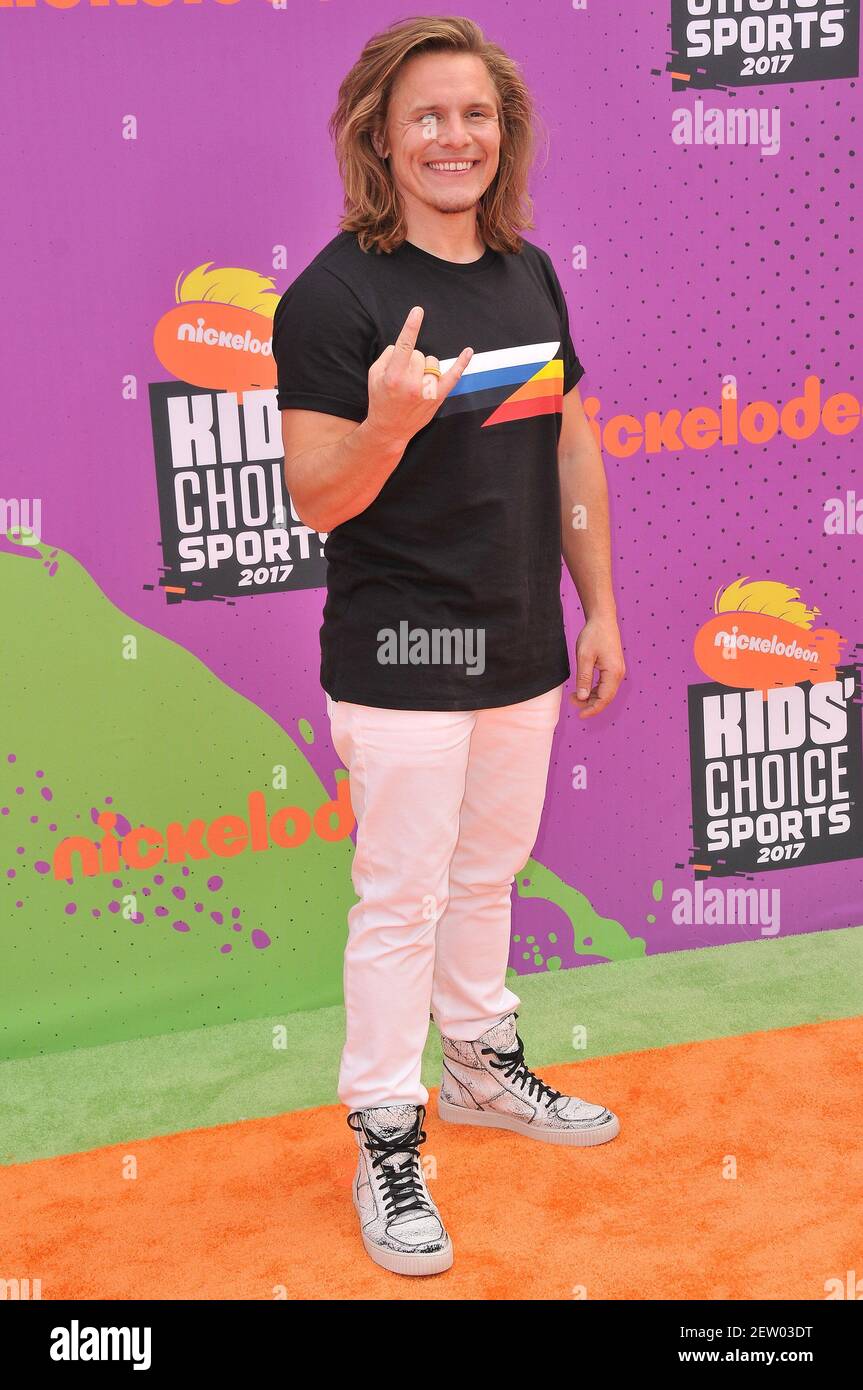 Tony Cavalero arrives at the Nickelodeon Kids' Choice Sports Awards ...